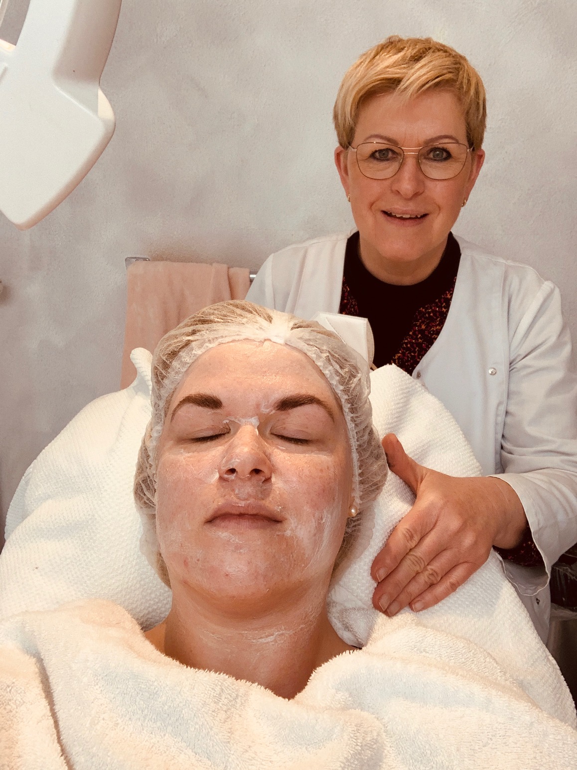 Kosmetische Spezialbehandlungen – KOSMETIK AM MARKT